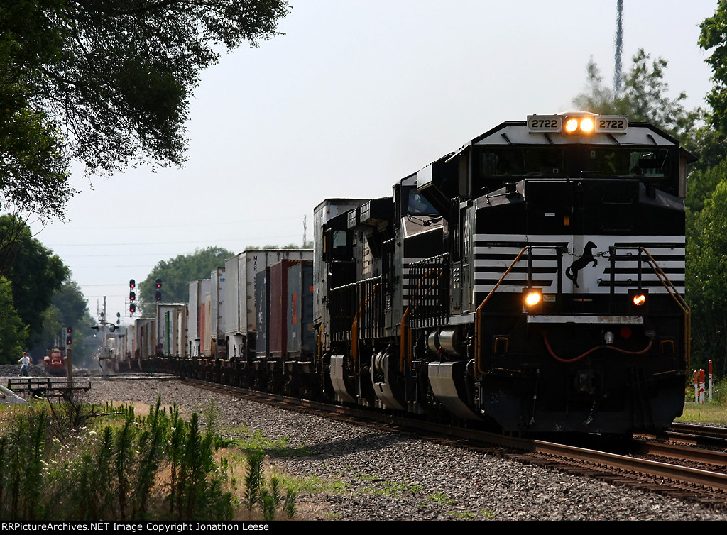 NS 2722 leads an intermodal east